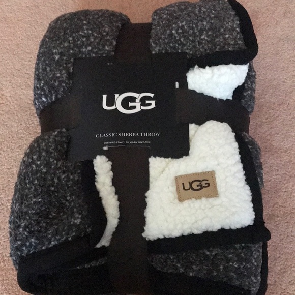 UGG | Bedding | Ugg Brand New Off Black Sherpa Throw | Poshmark